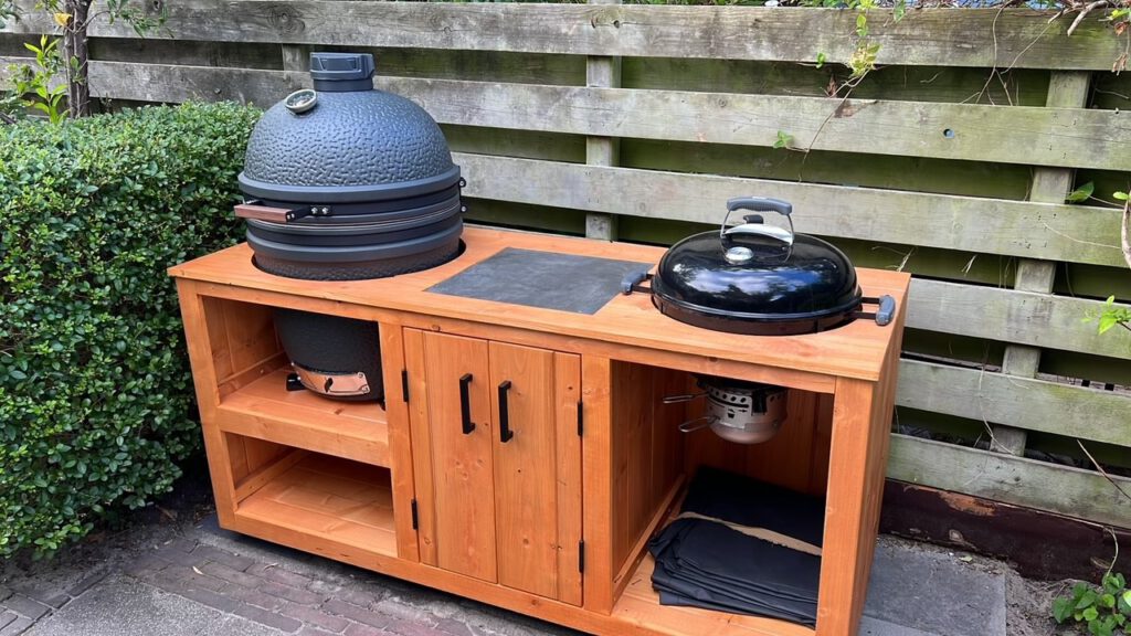 BBQ Meubel met Kamado en Weber BBQ - Houten BBQ Tafel
